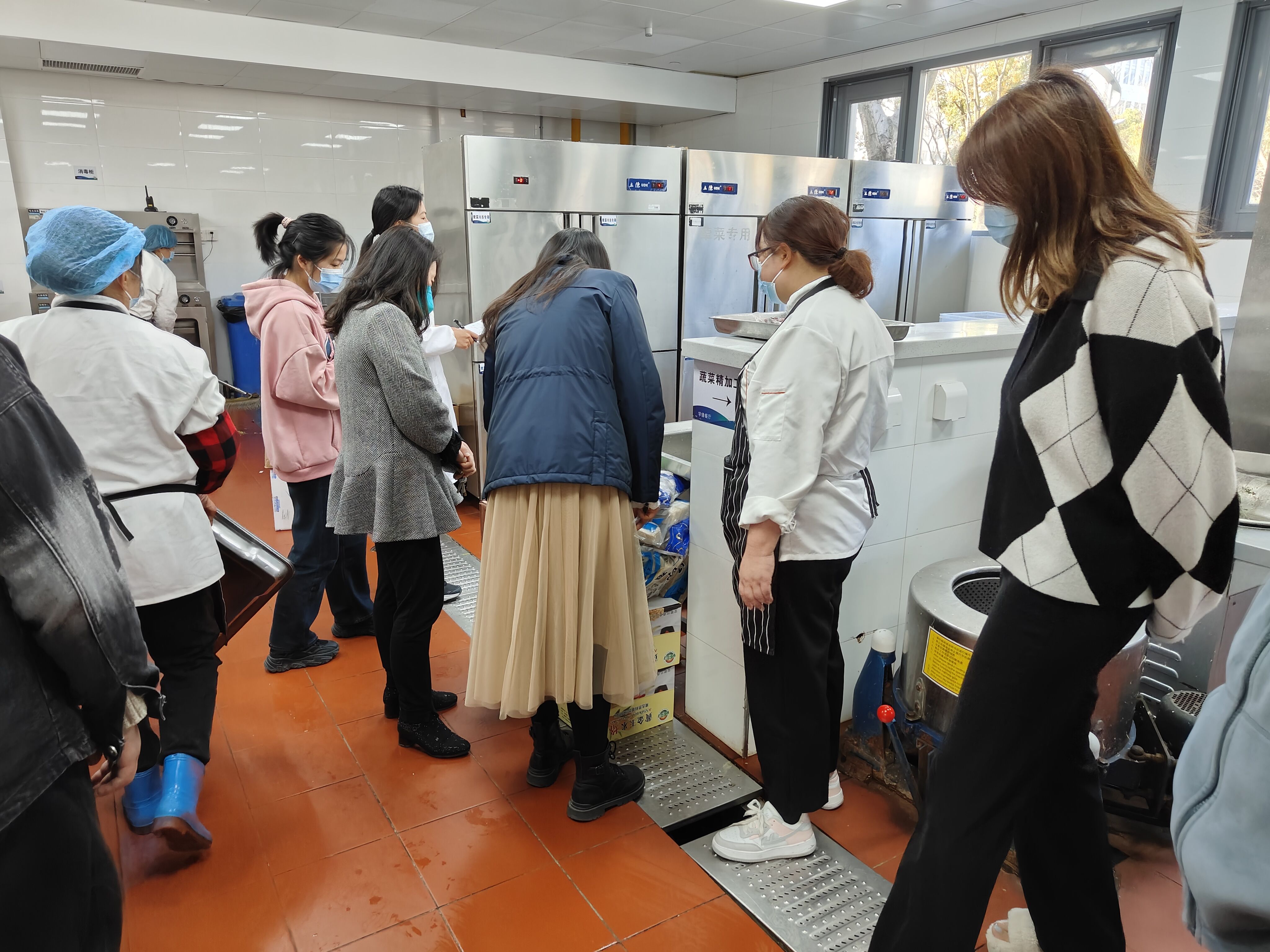 我校开展“全心权益·为你守护”权益服务活动